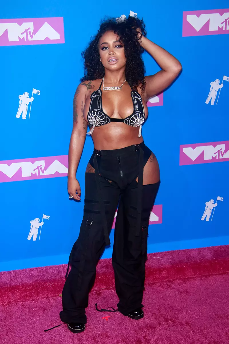 MTV VMAs Pele Estranha Desnudando Celebridades Modas