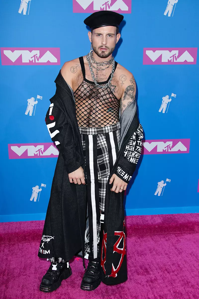 MTV VMAs Pele Estranha Desnudando Celebridades Modas