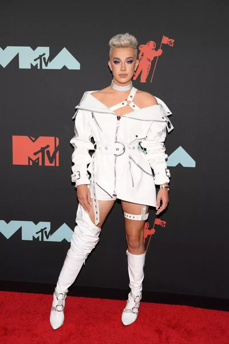 vmas-skin-baring-moda