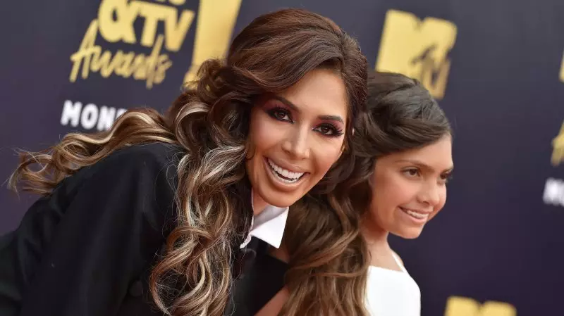 Farrah Abraham buvo kritikuojamas už tai, kad leido Sophiai pasidaryti makiažą