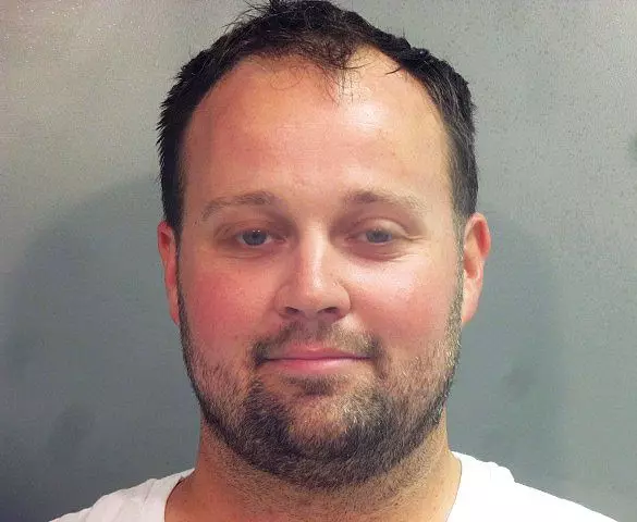 "19 bolalar va hisoblash" Alumi Josh Duggar bolalar pornosi bo'yicha sudda aybdor deb topildi