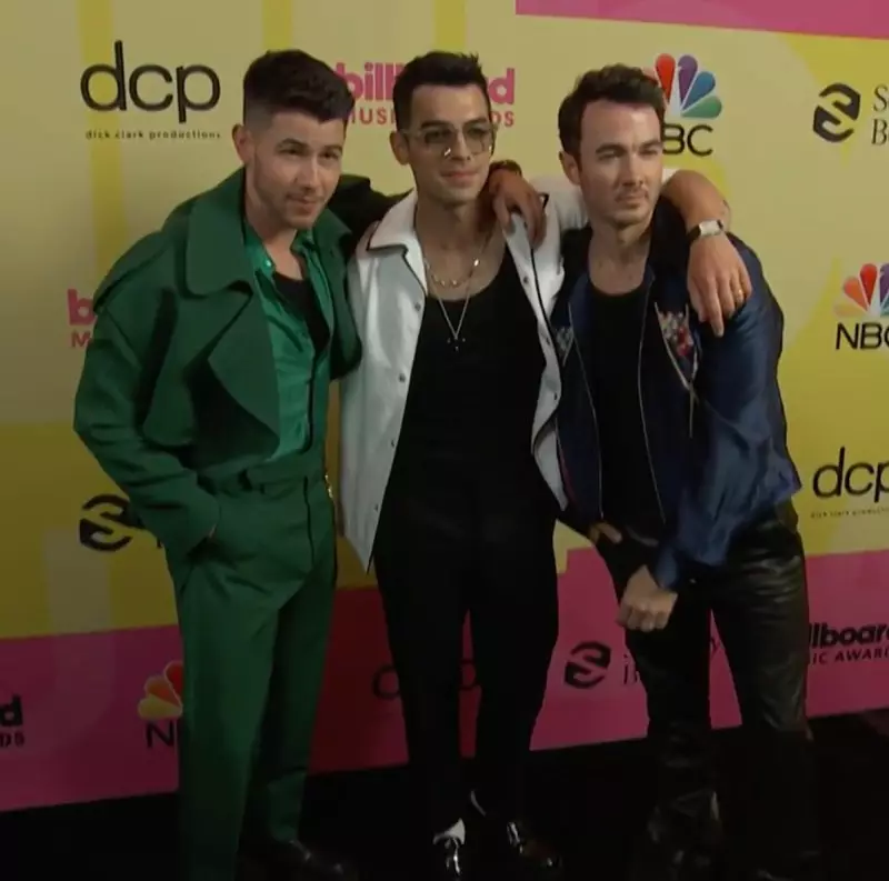 ពានរង្វាន់ Billboard Music Awards ឆ្នាំ 2021 Jonas Brothers