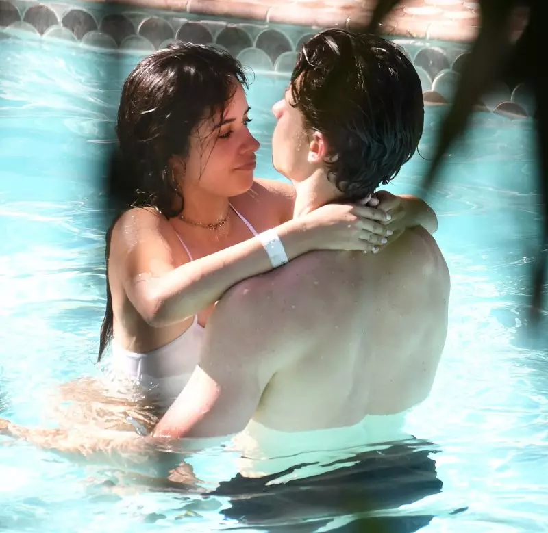 Camilla-Cabello-and-Shawn-Mendes-Kiss-in-Pool