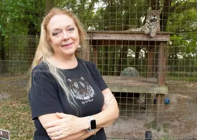 Tiger King Star Carole Baskin przejmuje kontrolę nad rywalem Joe Exotic Zoo