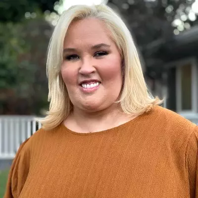 Mama June Ngabébaskeun Makeover Anyar Saatos Ngajalanan Bedah Plastik dina Daguna: Tingali Katingalina!