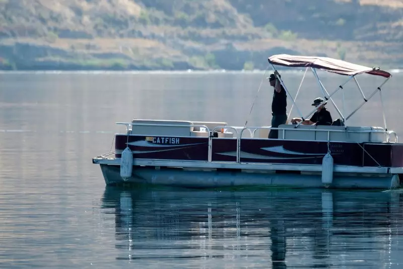 Lake Piru ရှိ ရှာဖွေသူများ