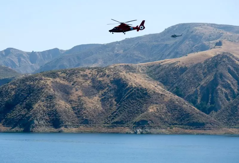 Helikopter Di Atas Danau Piru