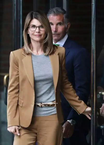 Lori Loughlin Mossimo Giannulli ميڪسيڪو موڪلون