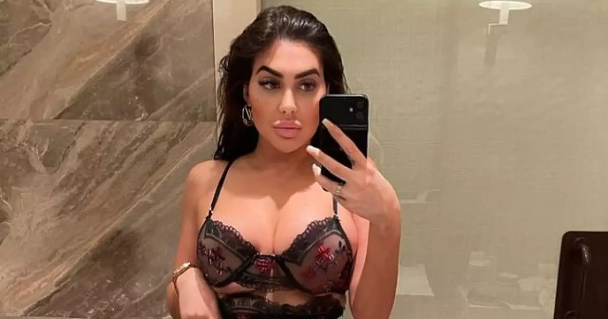 Chloe Ferry Geordie Shore Dituduh Photoshopping Lingerie Selfie