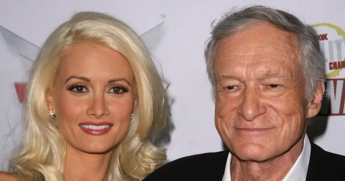 'Game Mbebayani': Holly Madison Nggambarake Donya Playboy Hugh Hefner