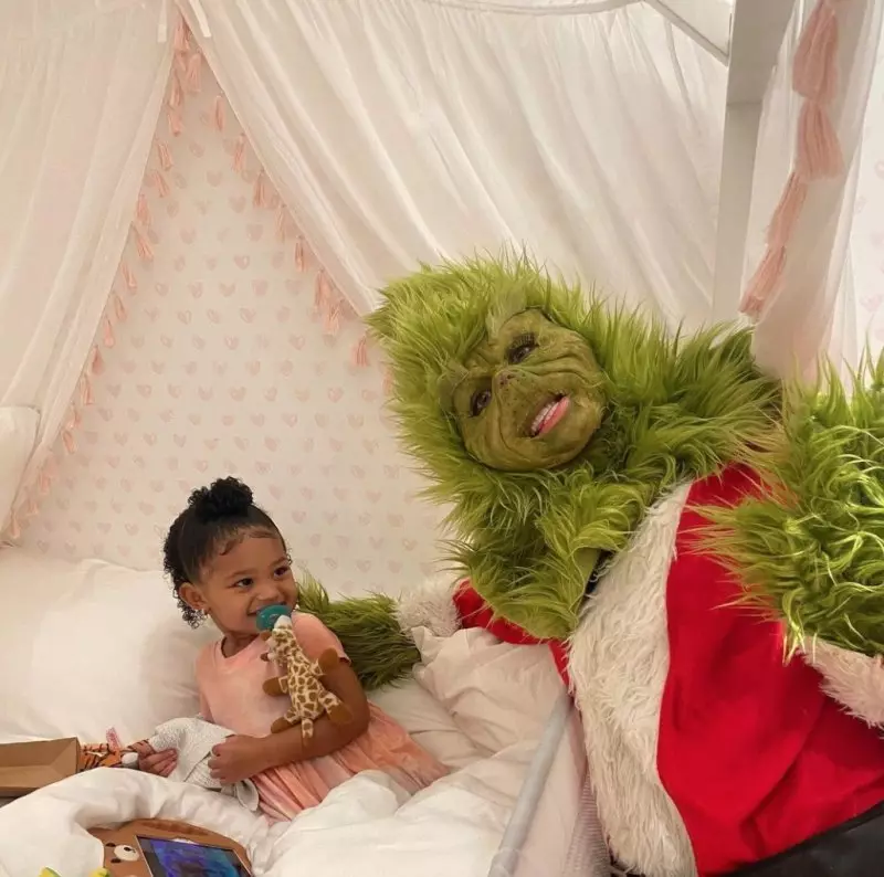 Stormi Webster र Grinch