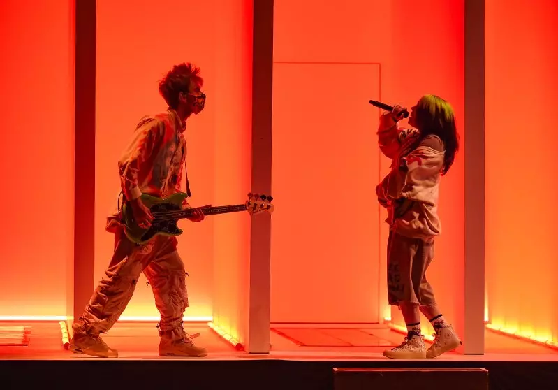 2020 AMAs: Unofanira-Kuona Nguva Billie Eilish Finneas OConnell