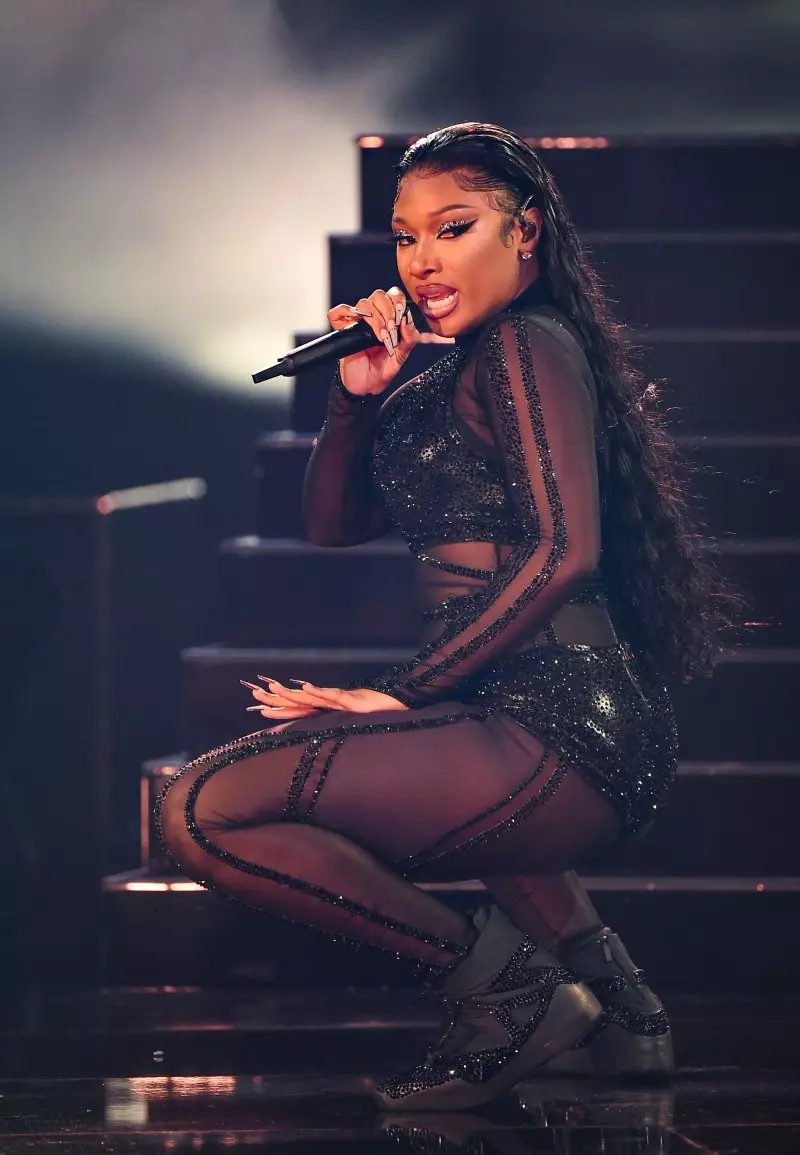 2020 AMAs: Megan The Stallion को पलहरू हेर्नै पर्छ