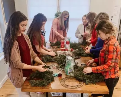 Duggar Girls Break Aprangos kodą Family Holiday Pic