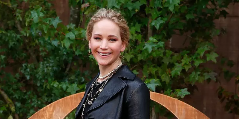 j-law-ஜீன்ஸ்