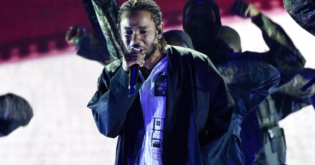 Grammy Performances 2018: Kendrick Lamar and More Hit the Stage हेर्नुहोस्