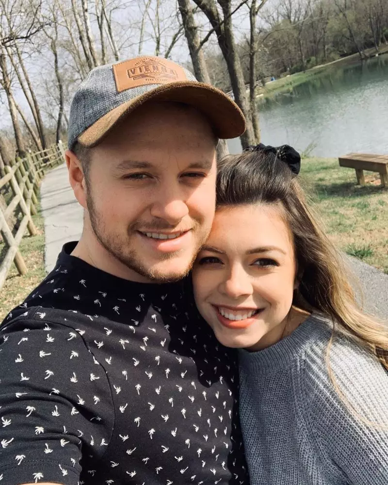 Pi bèl foto Josiah ak Lauren Duggar