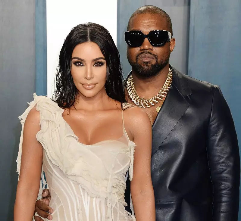 Kim Kardashian ยัน Kourtney ท่ามกลาง Kanye West Marital Drama