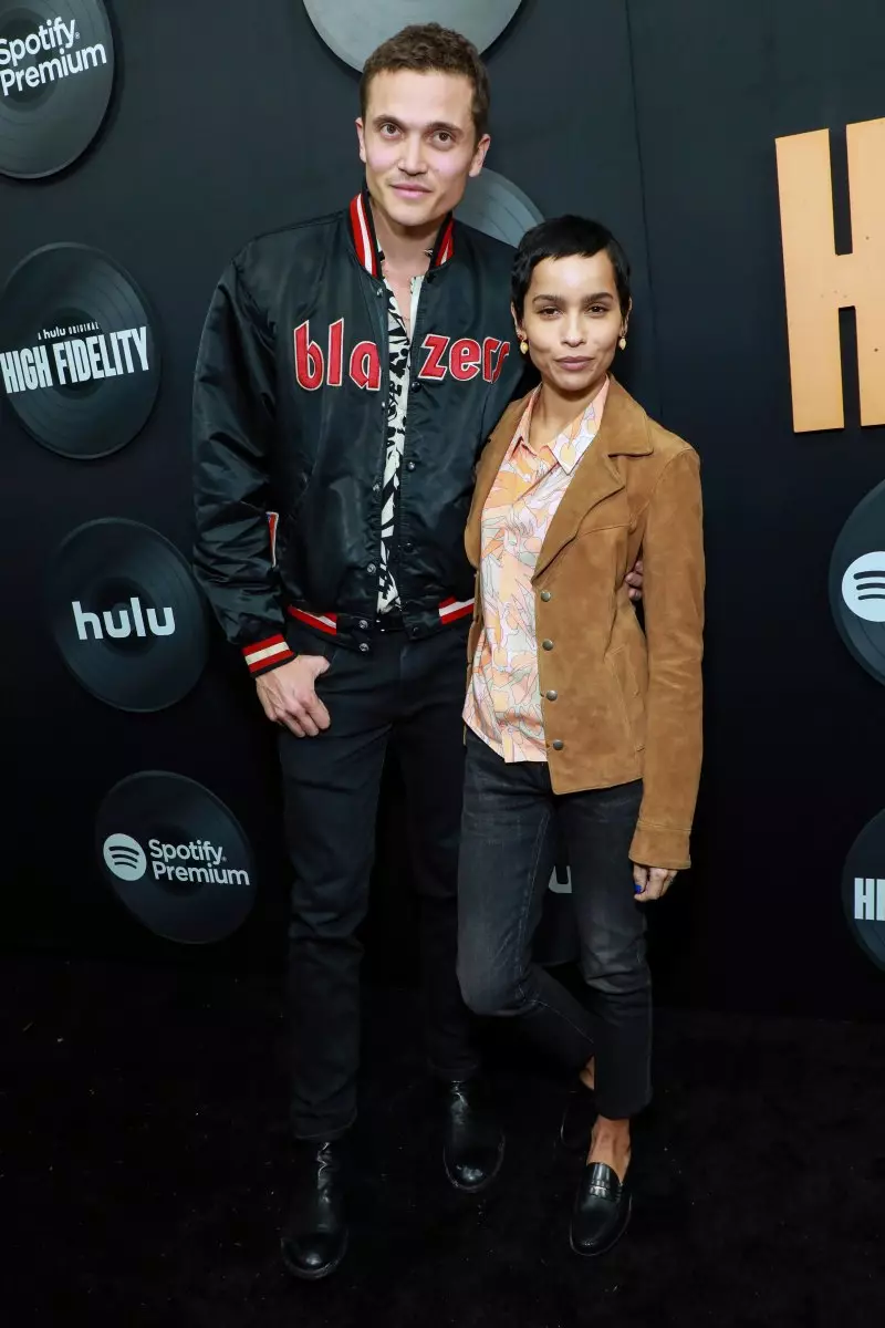 zoe-kravitz-karl-glusman-selebriti-splits-2021