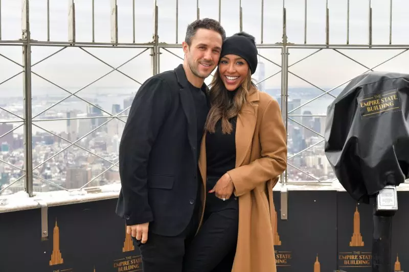 Apakah Tayshia Adams dan Zac Clark Membagi Petunjuk?