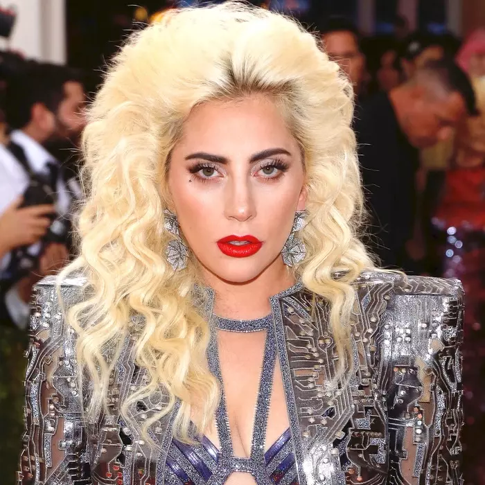 lady-gaga-gnéas-bréagáin-2