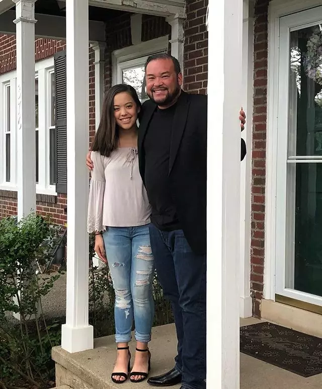 Jon Gosselin con la figlia Hannah Celebrità che abbracciano le figlie dei figli