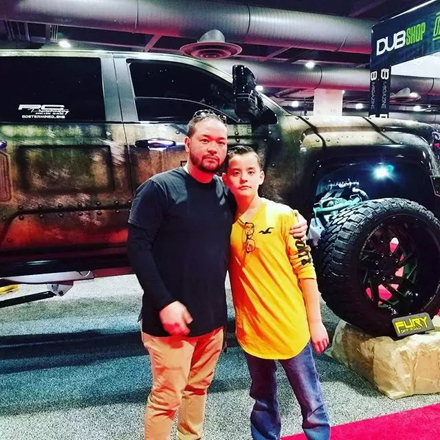 Jon Gosselin ve Son Collin Ünlüler Oğullarının Kızlarına Sarılıyor