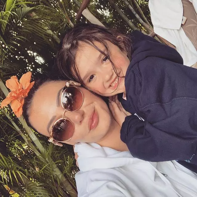 JWoww e la figlia Meilani Celebrità che abbracciano le figlie dei figli