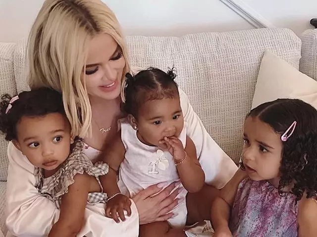 Khloe Kardashian, Gerçek ve Diğer Kardashian Çocukları ile Oğullarının Kızlarına Sarılan Ünlüler