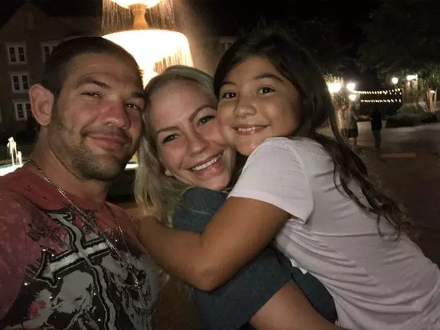 Leland e Jamie Chapman con sua figlia Leiah celebrità che abbracciano le figlie dei figli