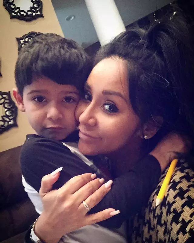 Snooki e Son Lorenzo Celebrità che abbracciano i figli delle figlie