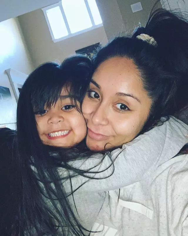 Snooki e la figlia Giovanna Celebrità che abbracciano le figlie dei figli