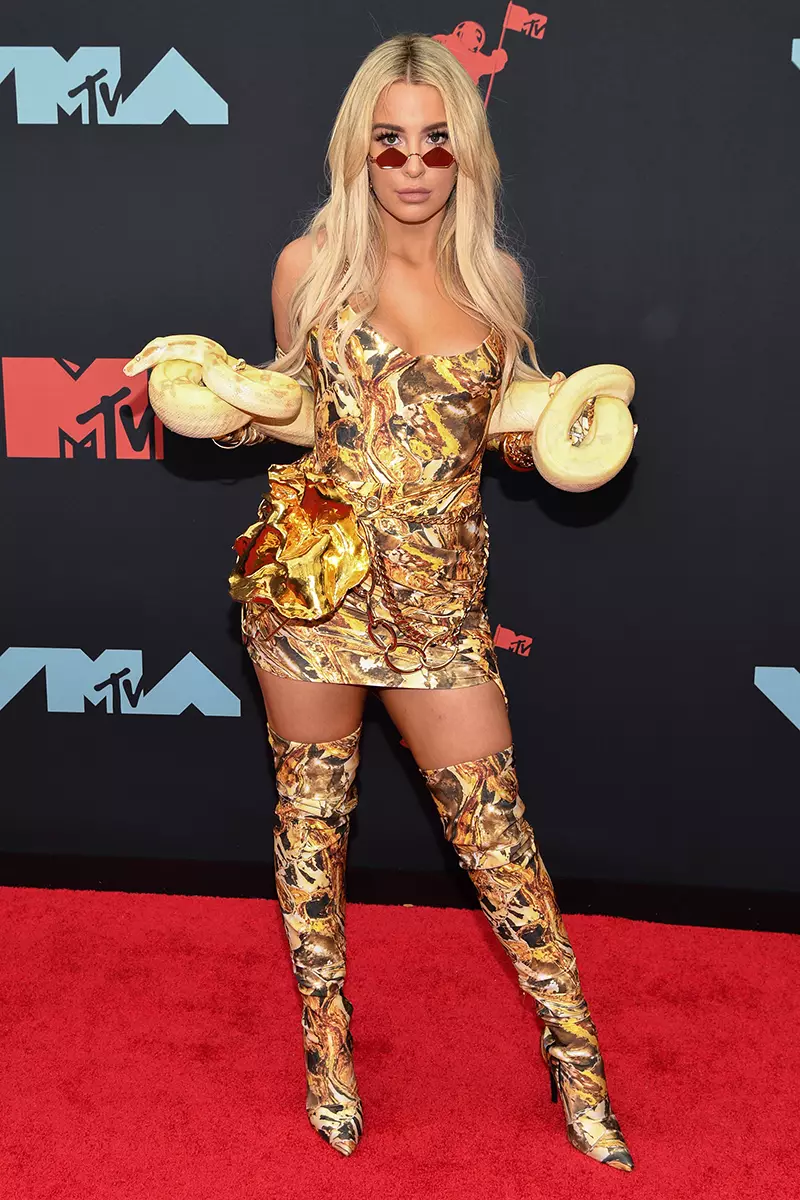 Tana Mongeau VMAs 2019