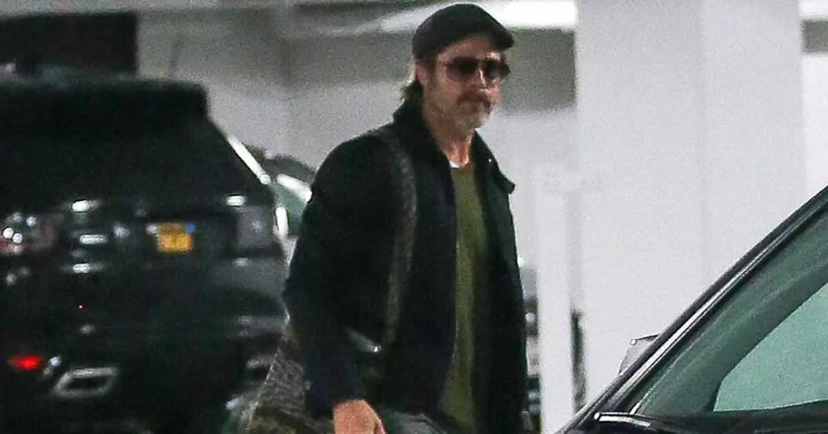 Brad Pitt sembra esausto e con la barba lunga a Los Angeles in mezzo all'amaro divorzio da Angelina Jolie