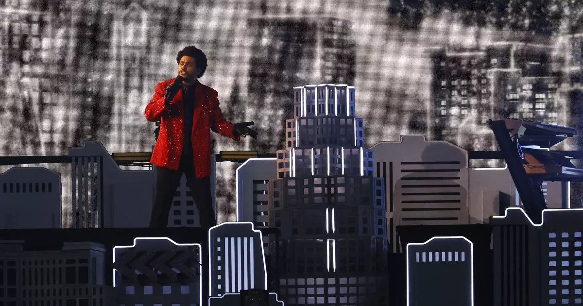 OMG: The Weeknd, Super Bowl LV İlk Yarı Gösterisini Standlarda Gerçekleştirdi