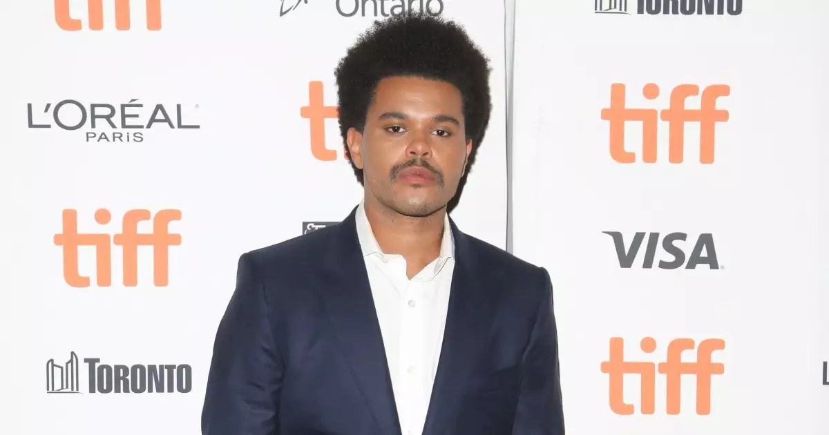 Met wie gaan The Weeknd uit? 'n uiteensetting van die sanger se verhoudingstatus