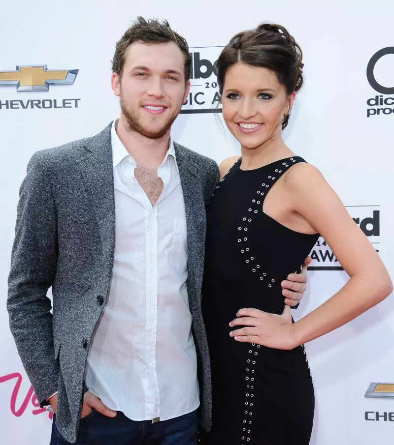 Phillip Phillips ve Hannah Blackwell bebeği karşılıyor