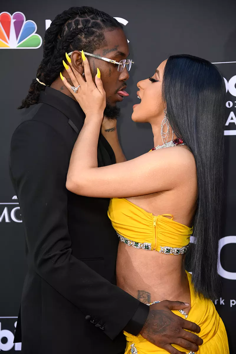 Časová osa vztahu Cardi B Offset