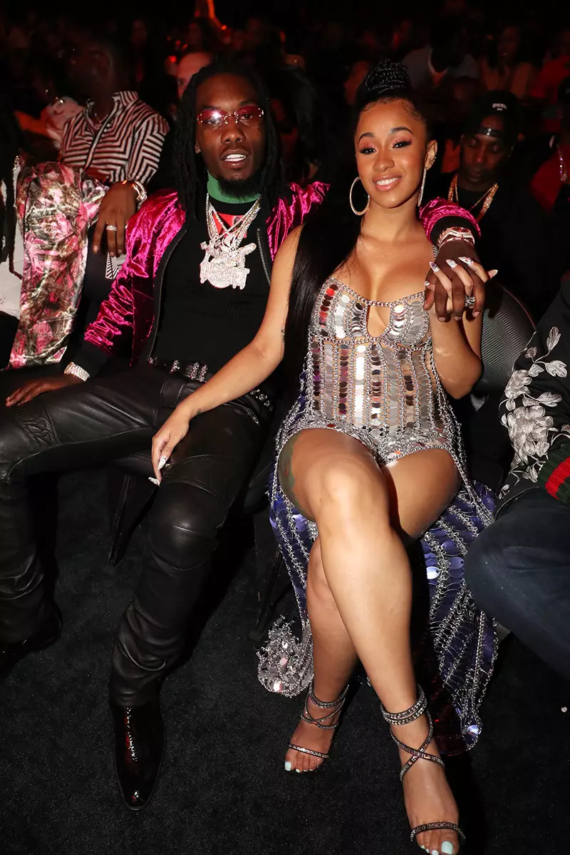 Cardi B Cronoloxía da relación de compensación