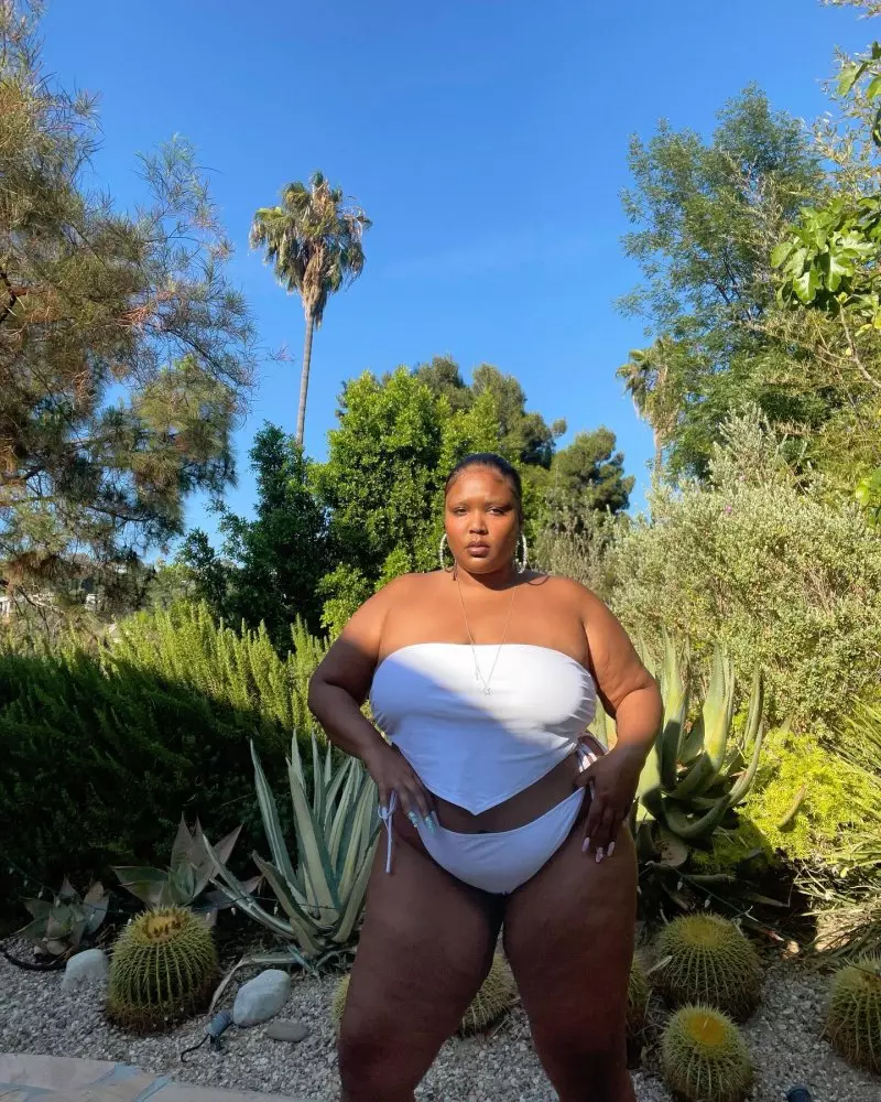 Lizzo is ~ 100 prosint ~ Dat Bikini Babe! Sjoch de heulste swimpakfoto's fan 'e sjonger troch de jierren