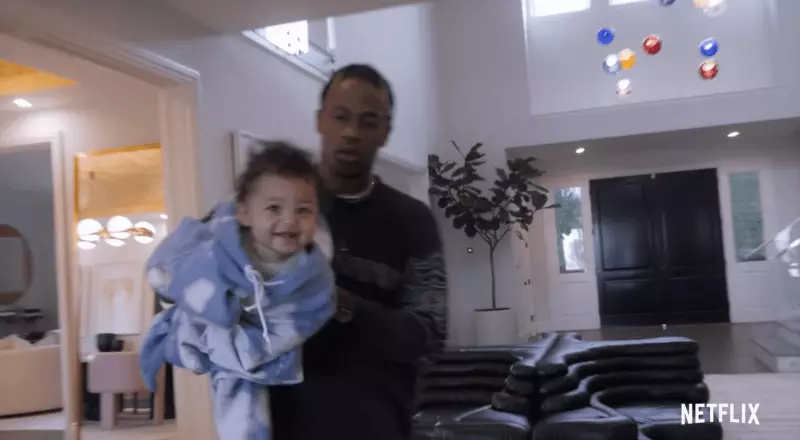 Travis Scott Eitilt Stormi Timpeall