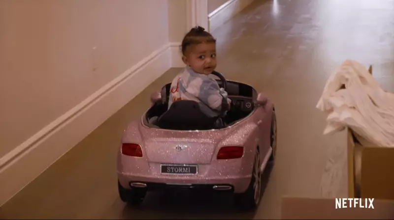 Stormi Rhinestone Avtomobil sürür