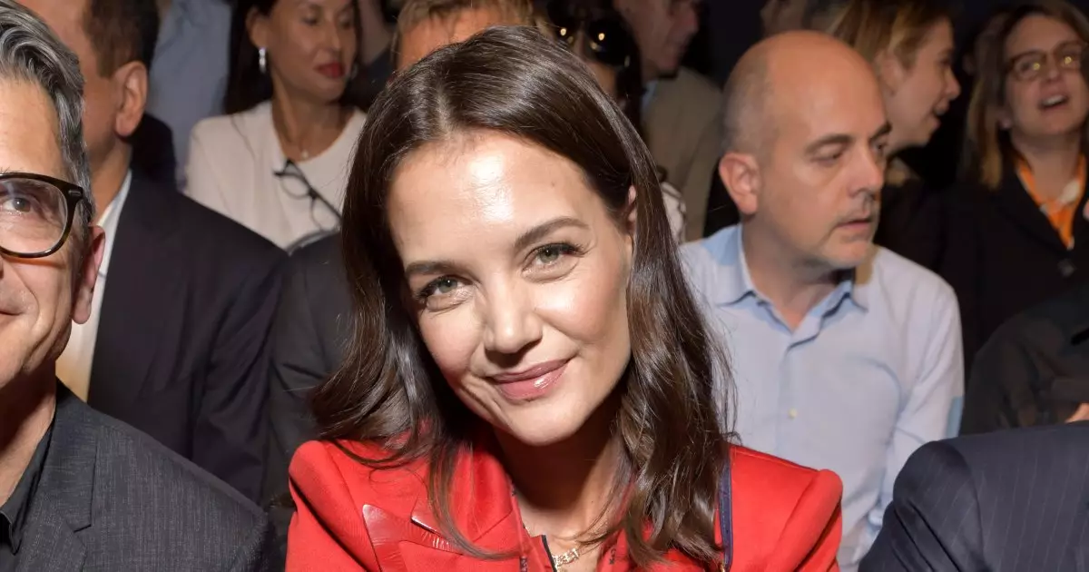 Katie Holmes o shebahala a le Lefubedu le Lefubedu Moleng o ka Pele ho Milan Fashion Week