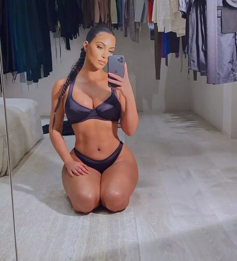 Awọn akoko Bikini ti o dara julọ Kim Kardashians yoo jẹ ki o gbagbe Shes 40