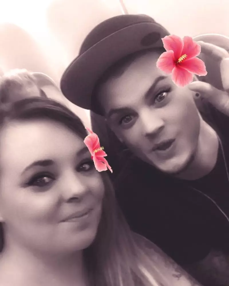 Catelynn Lowell Iyalẹnu Tyler Baltierra Pẹlu isọdọtun ẹjẹ ti Hawaii