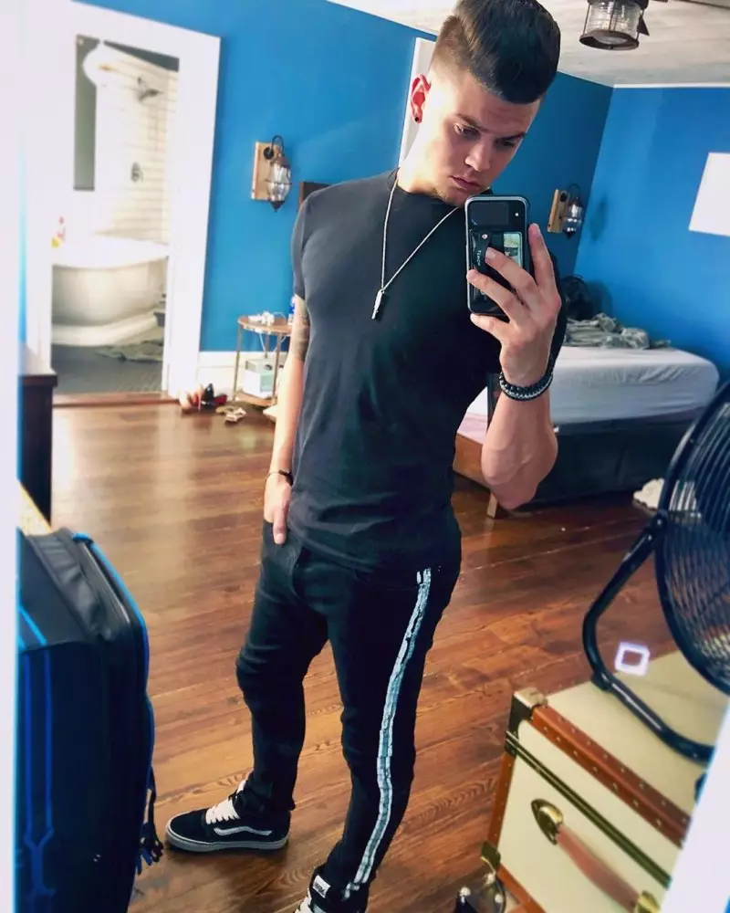 Mama adolescentă Tyler Baltierra numită feminină