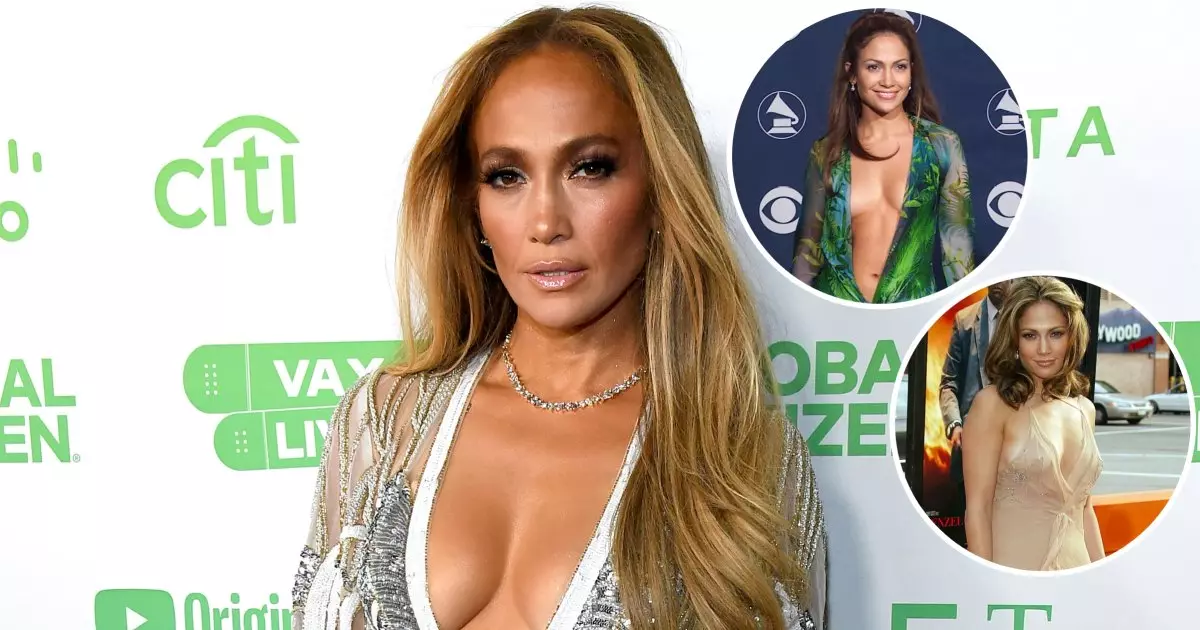 Mafi kyawun Lokacin Braless na Jennifer Lopez zai bar ku ~ A bene ~