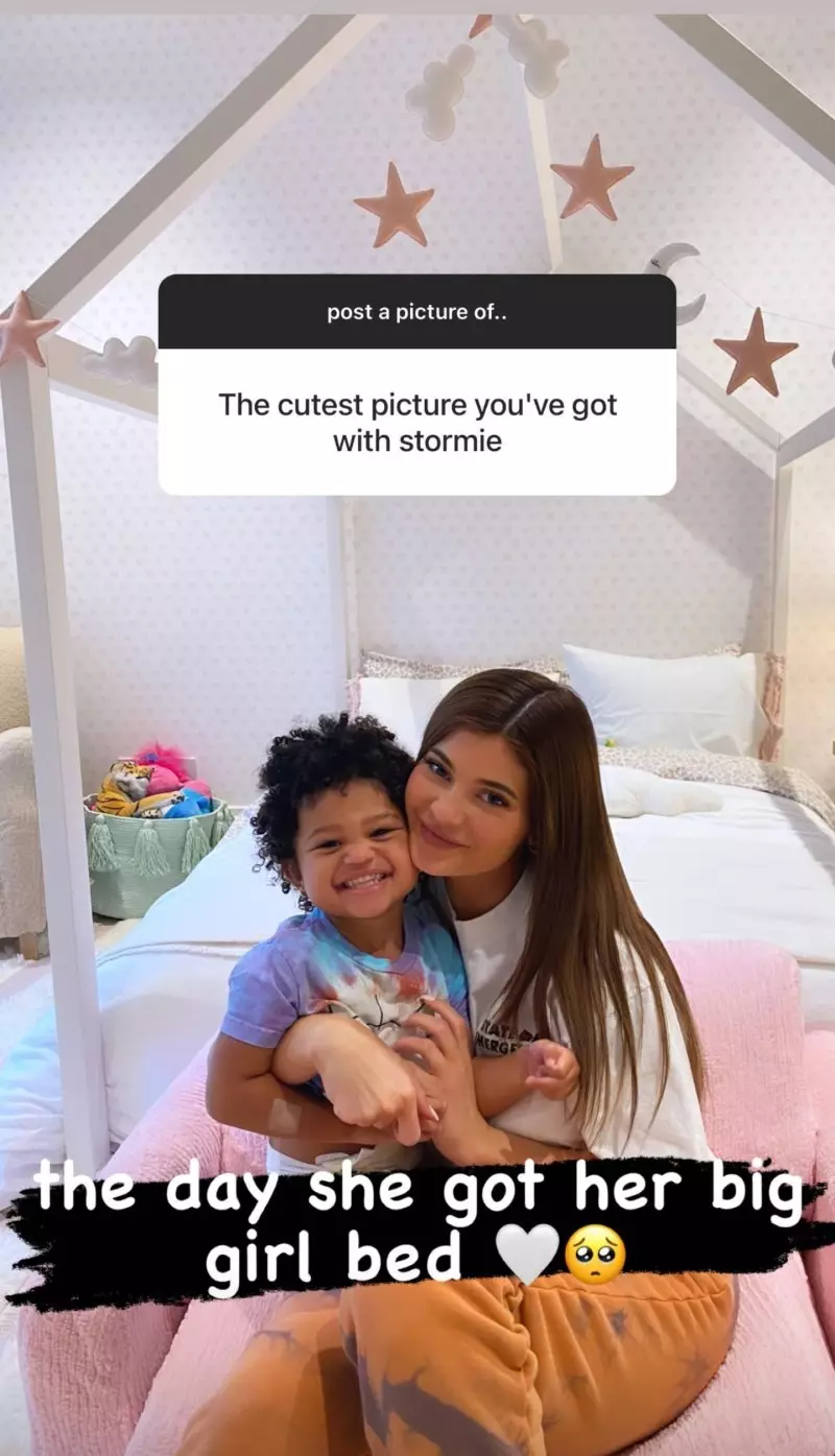 O le potumoe o Stormi Webster e tumu i ao! Ata o Kylie Jenner's Decor