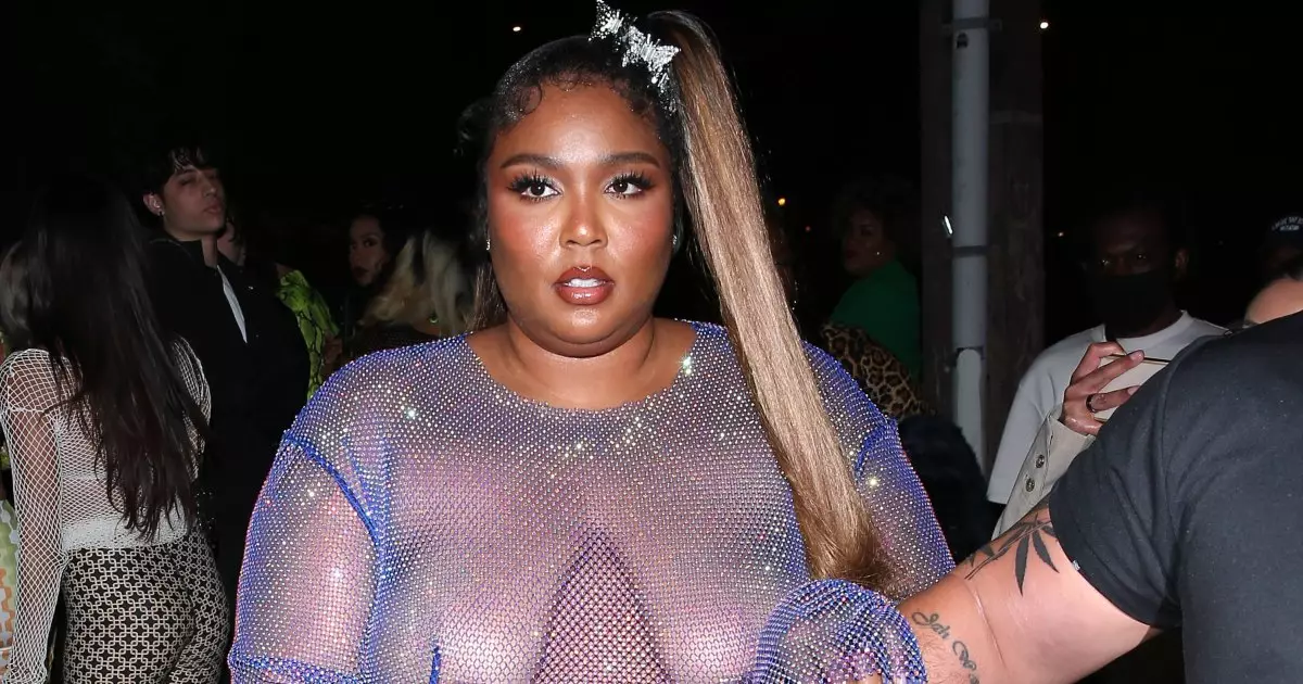 Lizzo جا سڀ کان وڌيڪ فيشن وارا Braless Moments آهن ~ Good as Hell~