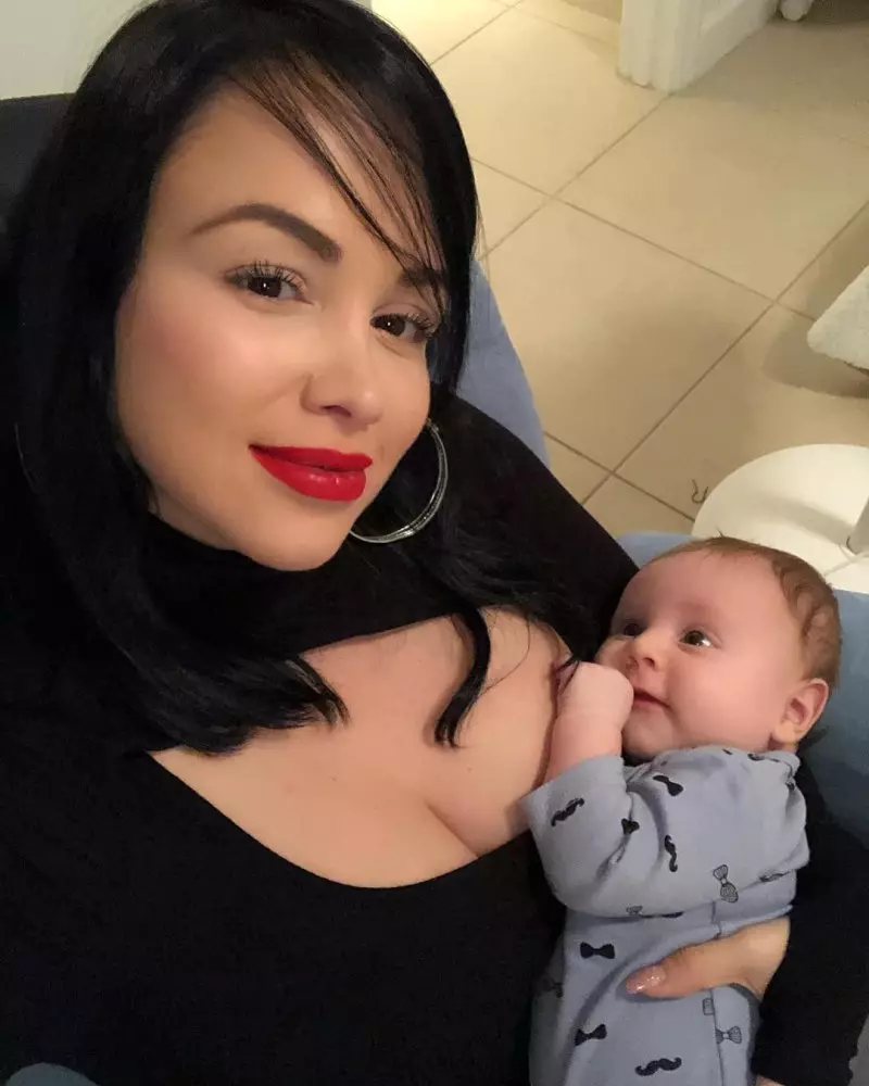 paola mayfield con su hijo